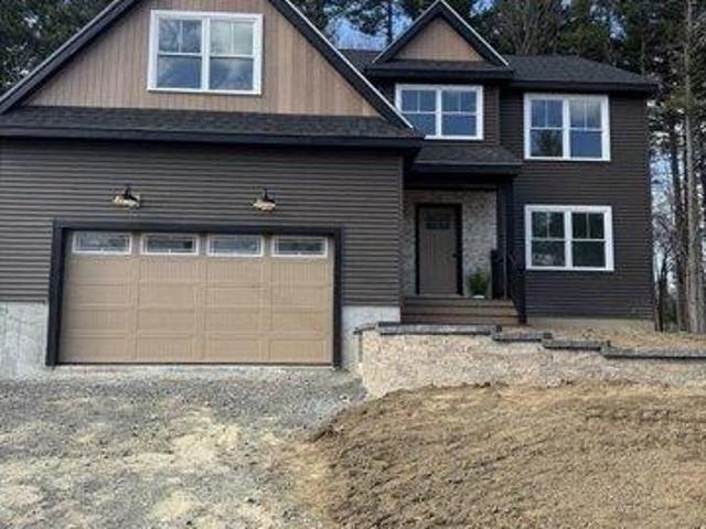 4 bedroom, Plaistow NH 03865 103037081