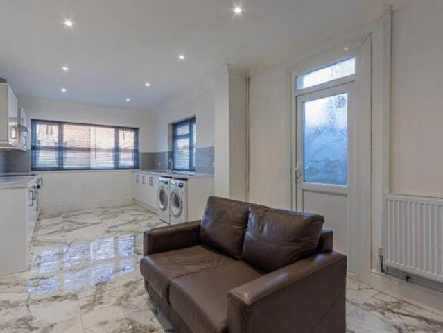 4 bedroom private hall for rent in Caerphilly Road, Heath, CF14