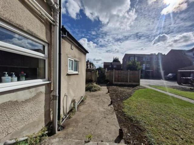 4 bedroom private hall for rent in Grove Road, Lenton, NG7