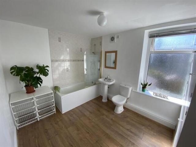 4 bedroom private hall for rent in Vine Street, Lancaster, LA1