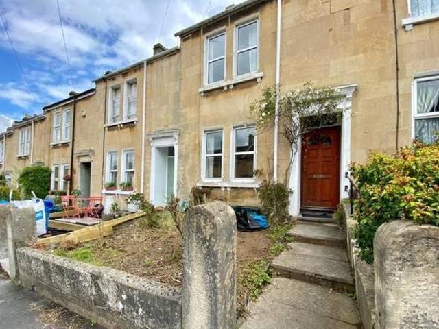 4 bedroom private hall for rent in West Avenue BA2