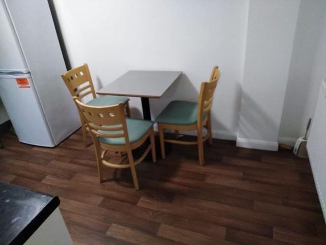 4 bedroom private hall to rent