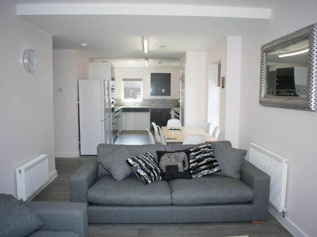 4 bedroom private halls to rent