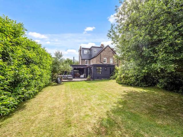 4 Bedroom Property