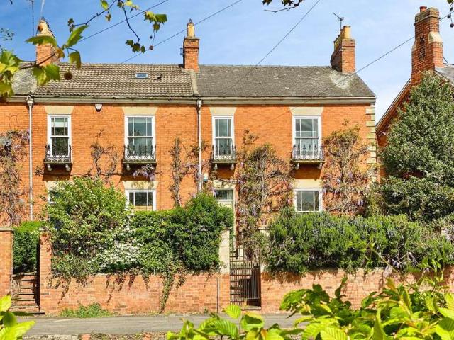 4 Bedroom Property