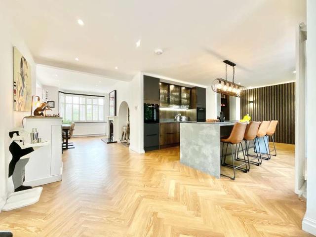 4 Bedroom Property