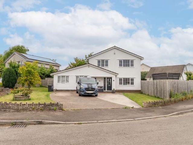 4 Bedroom Property