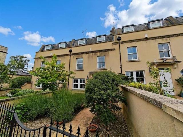4 Bedroom Property