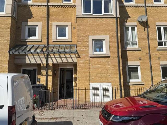 4 Bedroom Property