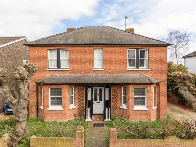 4 Bedroom Property