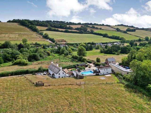 6 Bedroom Property
