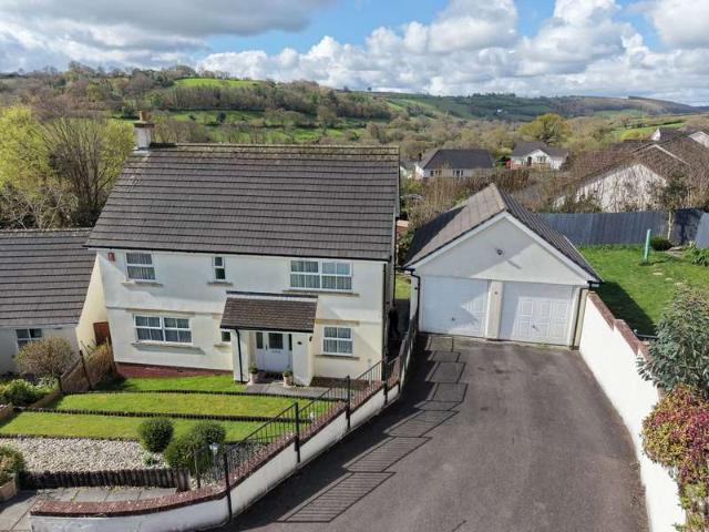 4 Bedroom Property