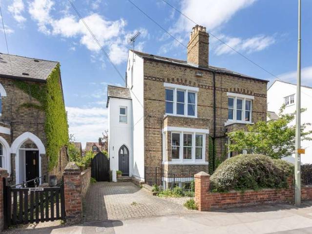 4 Bedroom Property