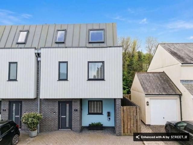 4 Bedroom Property