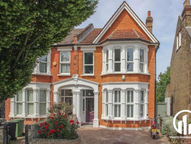 4 Bedroom Property