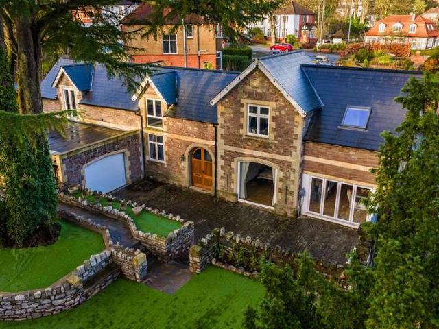 4 Bedroom Property