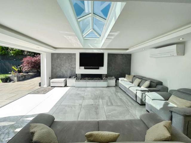 4 Bedroom Property