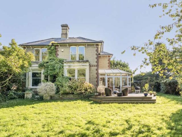 4 Bedroom Property