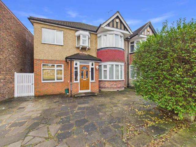 4 Bedroom Property