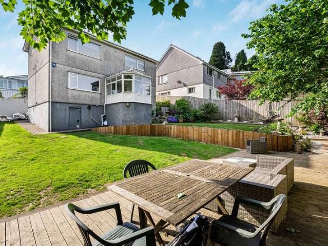 4 Bedroom Property