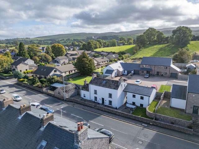 4 Bedroom Property