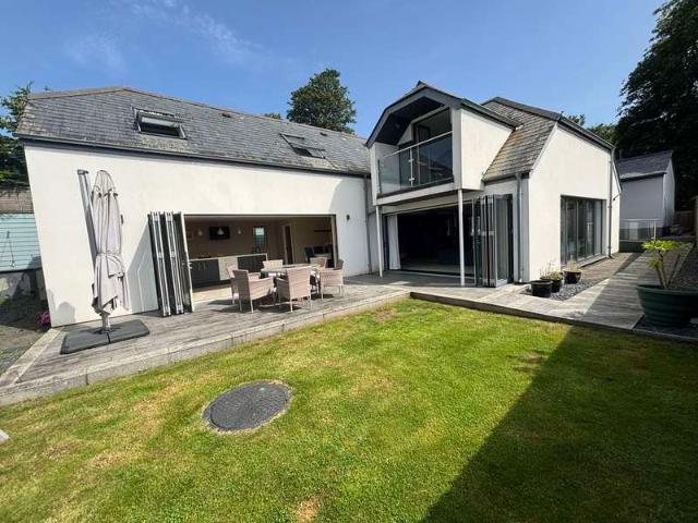 4 Bedroom Property