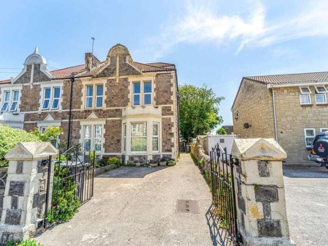 4 Bedroom Property