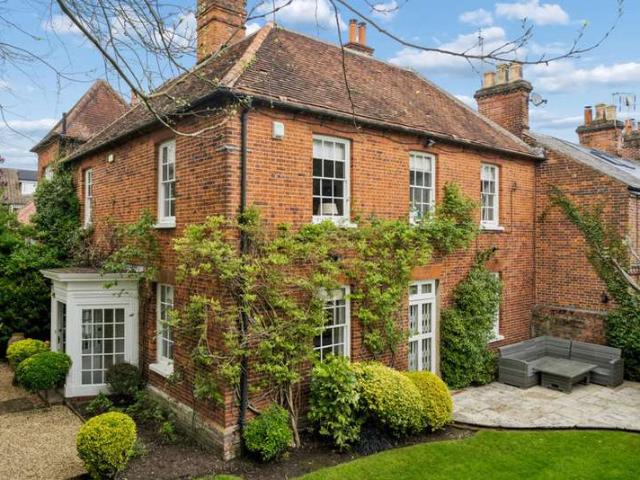 4 Bedroom Property