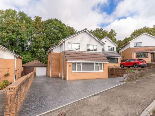 4 Bedroom Property