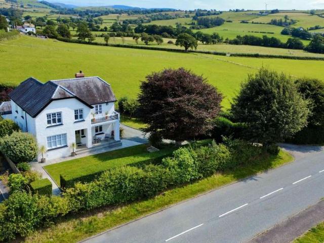 4 Bedroom Property