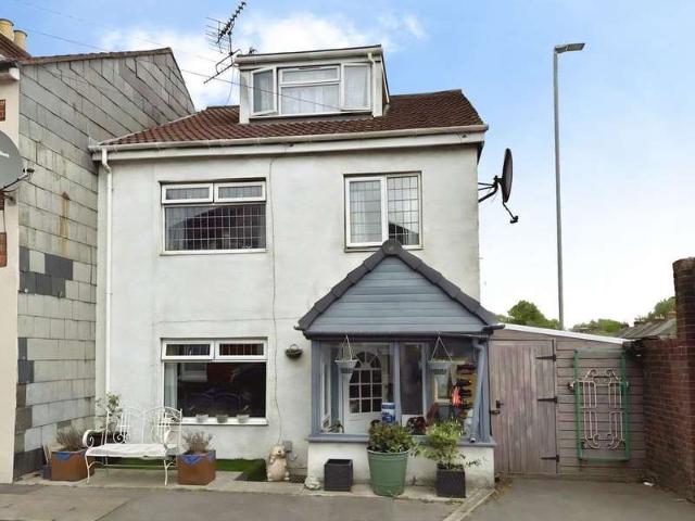 4 Bedroom Property