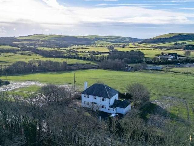 4 Bedroom Property