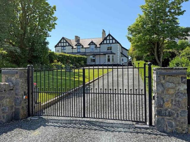 4 Bedroom Property