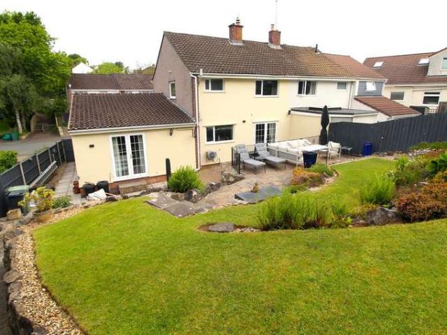 4 Bedroom Property