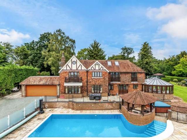 4 Bedroom Property