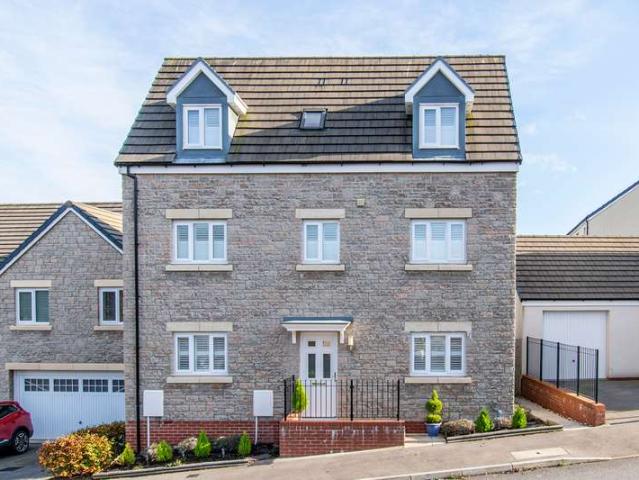 4 Bedroom Property