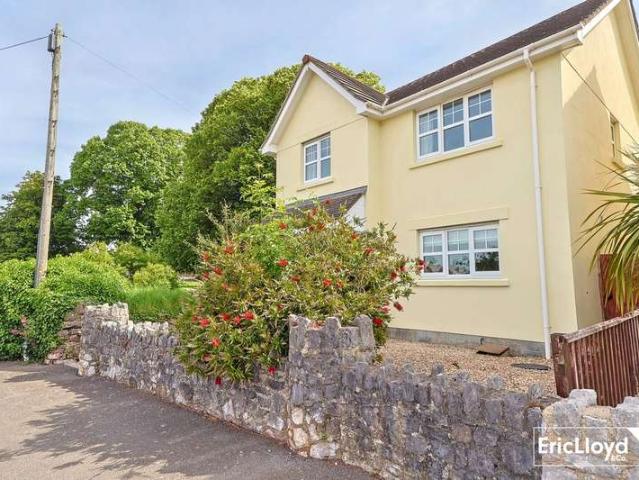 4 Bedroom Property