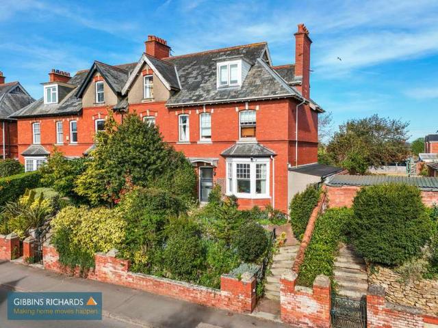 4 Bedroom Property