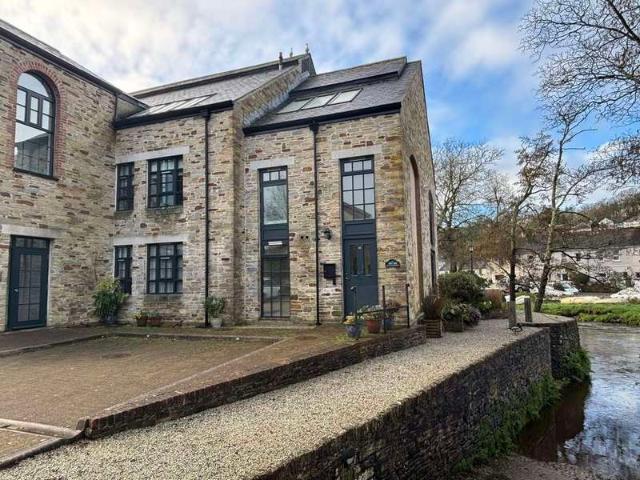 4 Bedroom Property