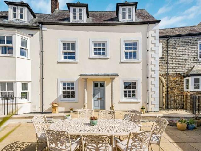 4 Bedroom Property