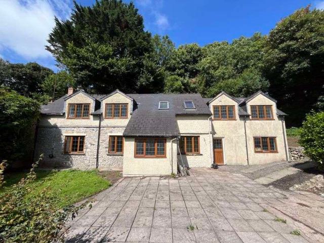 4 Bedroom Property