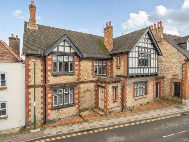 4 Bedroom Property