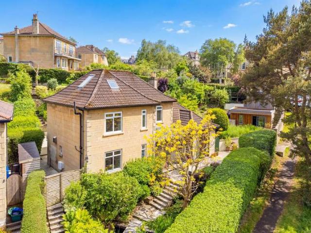 4 Bedroom Property