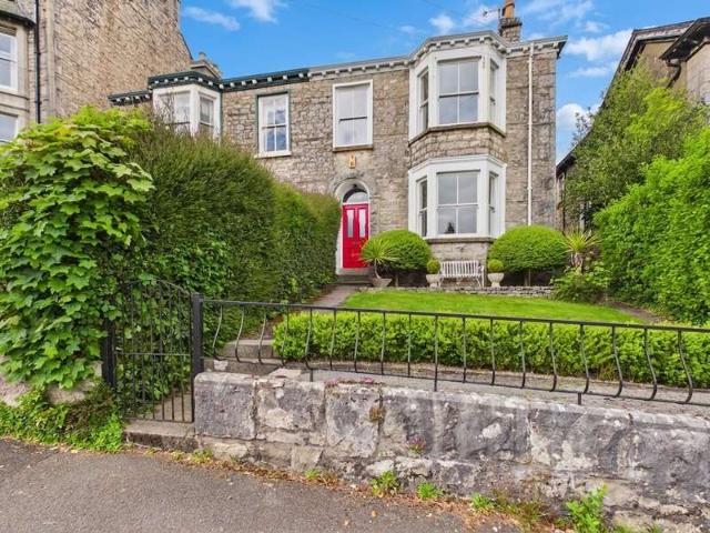 4 Bedroom Property