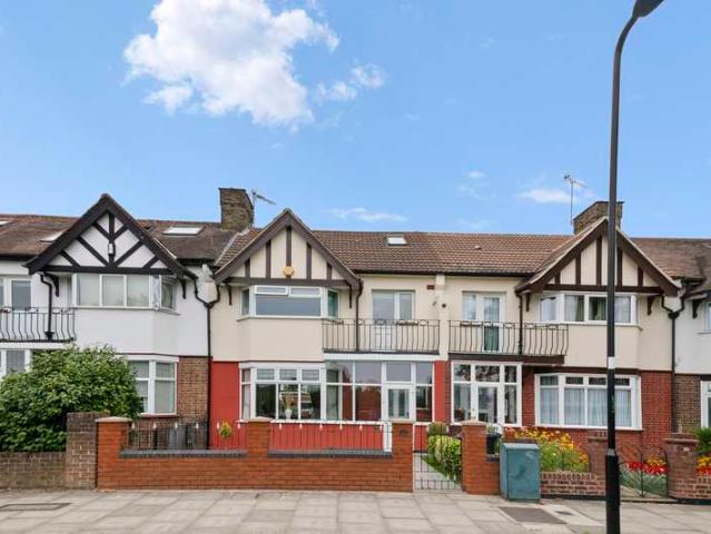 4 Bedroom Property