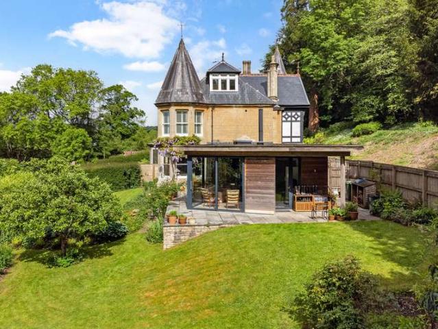 4 Bedroom Property