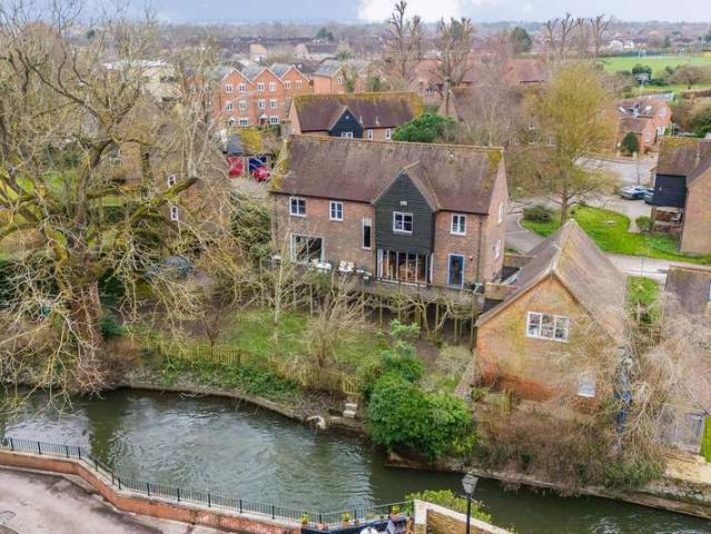 4 Bedroom Property