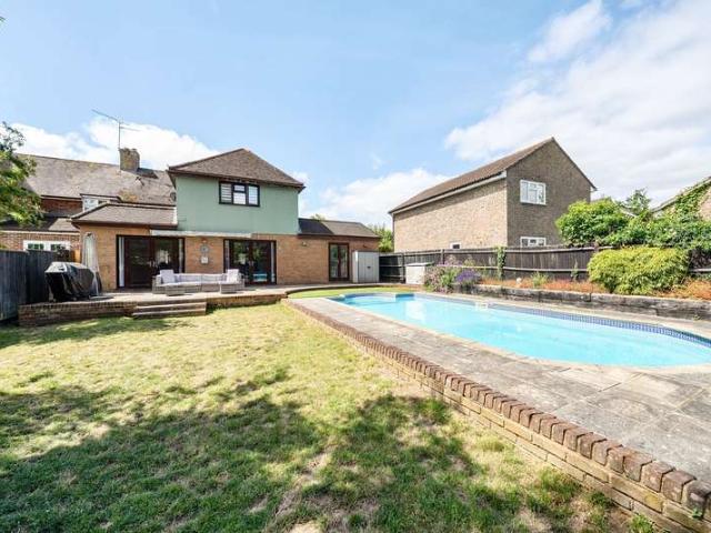 4 Bedroom Property