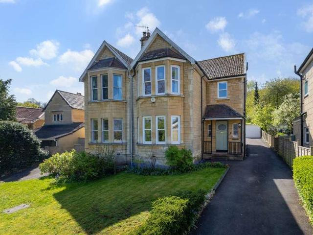 4 Bedroom Property