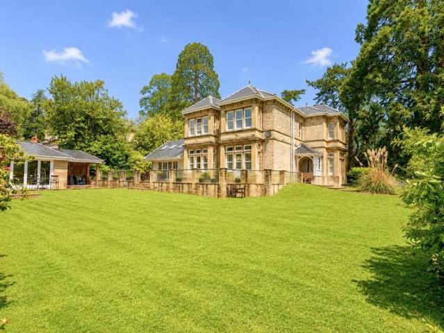 4 Bedroom Property